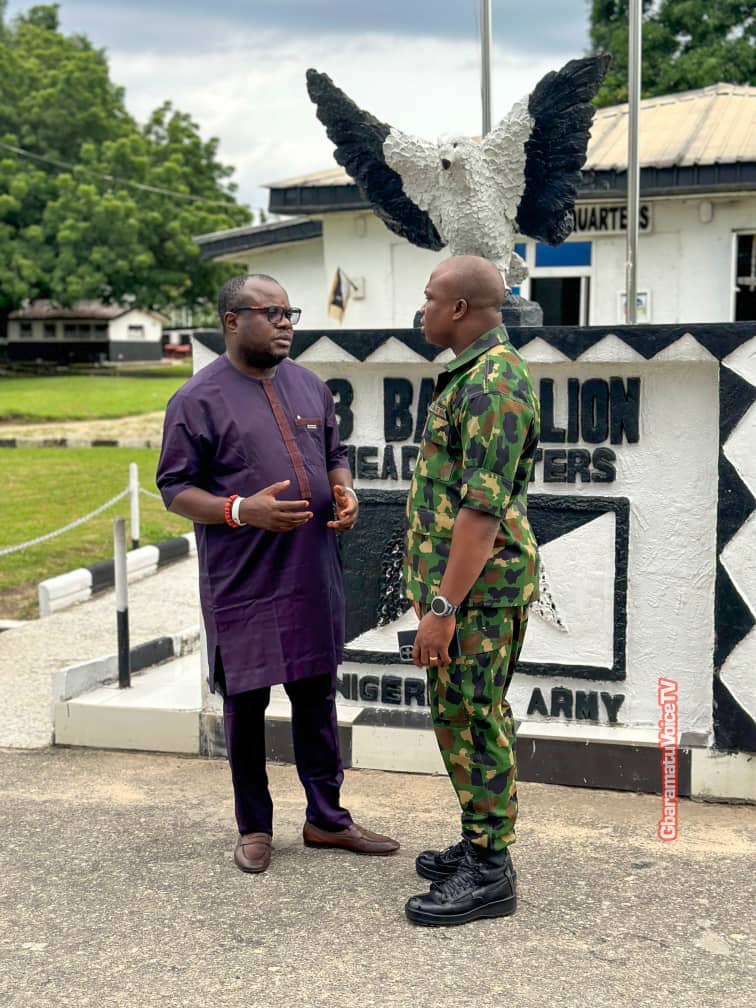 PHOTO STORY: Otuaro Meets Nigerian Army Commander at Effurun Barracks – Gbaramatu Voice News ...
